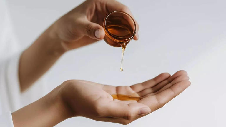 How to keep your hands warm while washing dishes in winter