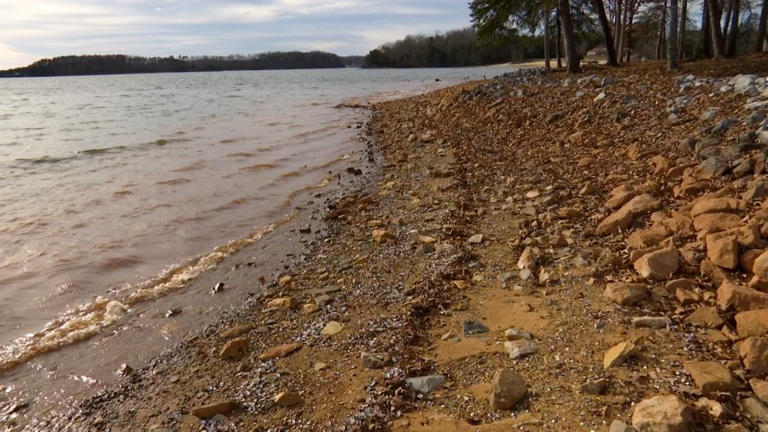 Extended drought causes Smith Mountain Lake water levels to drop ...