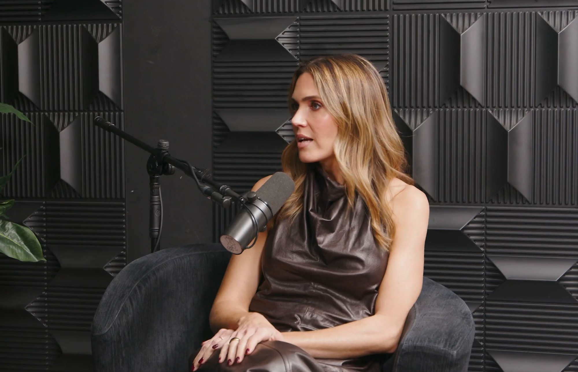 Mandy Moore makes cryptic comment about friendships taking a ‘different ...