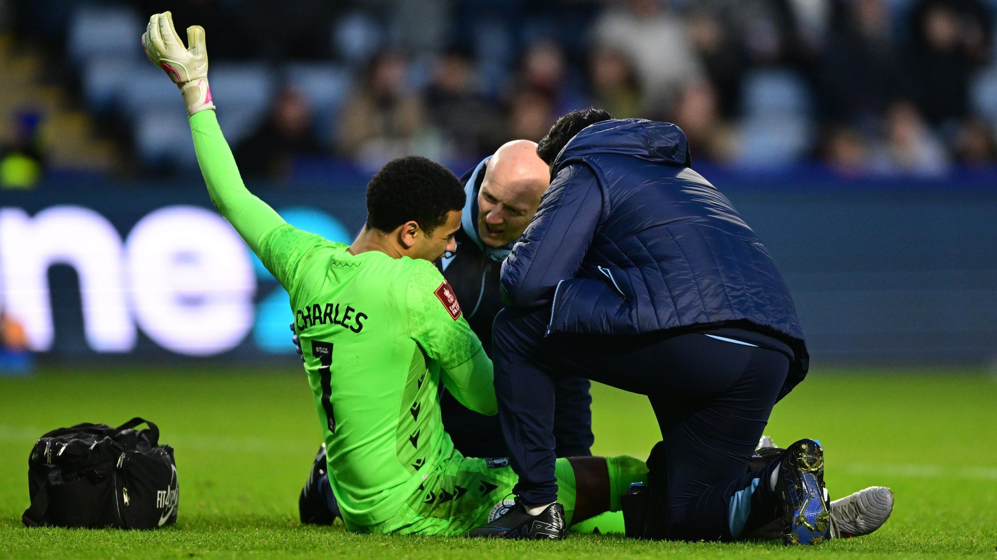 Sheff Wed keeper Charles set to be out for two months