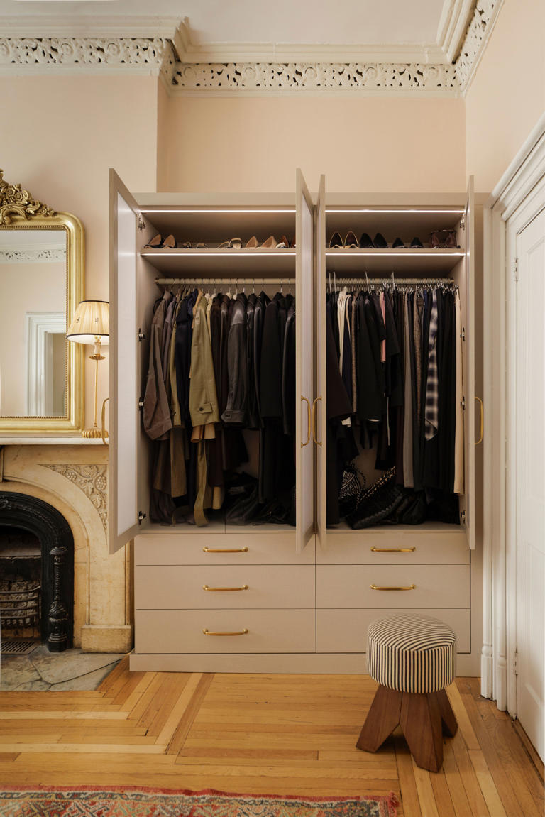 How Chloe Fineman added a Carrie Bradshaw–worthy closet to her West ...