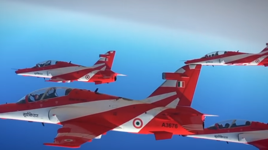 Watch how these pilots fly as one