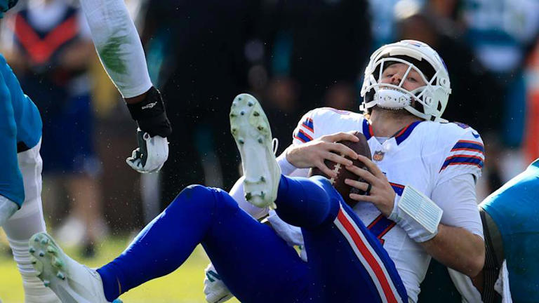 Two Bills' edge rushers join Josh Allen, 11 others on first divisional ...