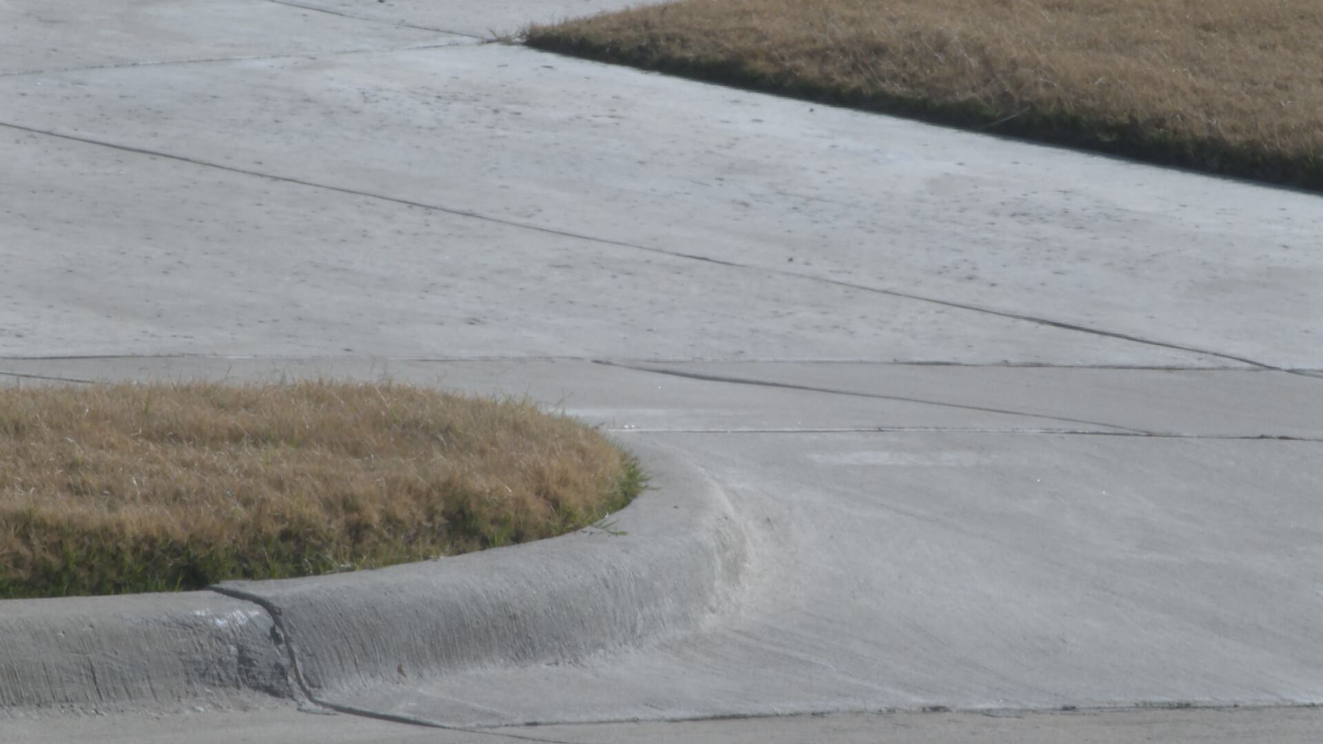 Officials warn Texans about contractor driveway scams