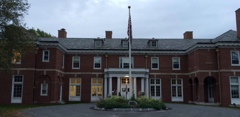 Easton seeks candidate to fill temporary vacancy on finance committee