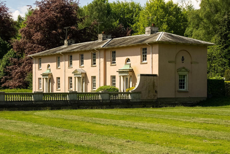 'Disgraced' ex-Prince Andrew to move into high-security Sandringham ...