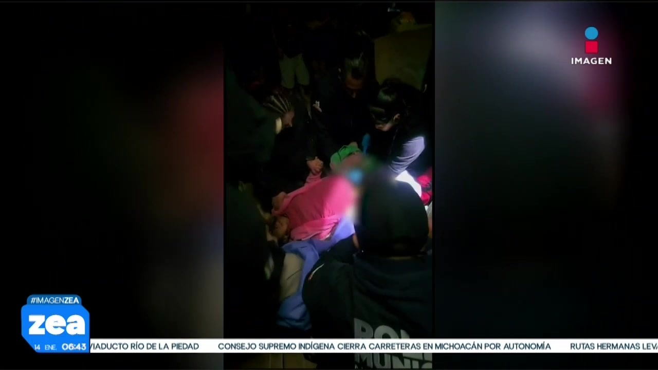 Policías de Nezahualcóyotl ayudan a mujer a dar a luz a gemelos