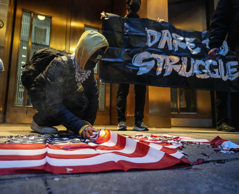 Radical anti-ICE protesters burn flags outside Manhattan immigration ...