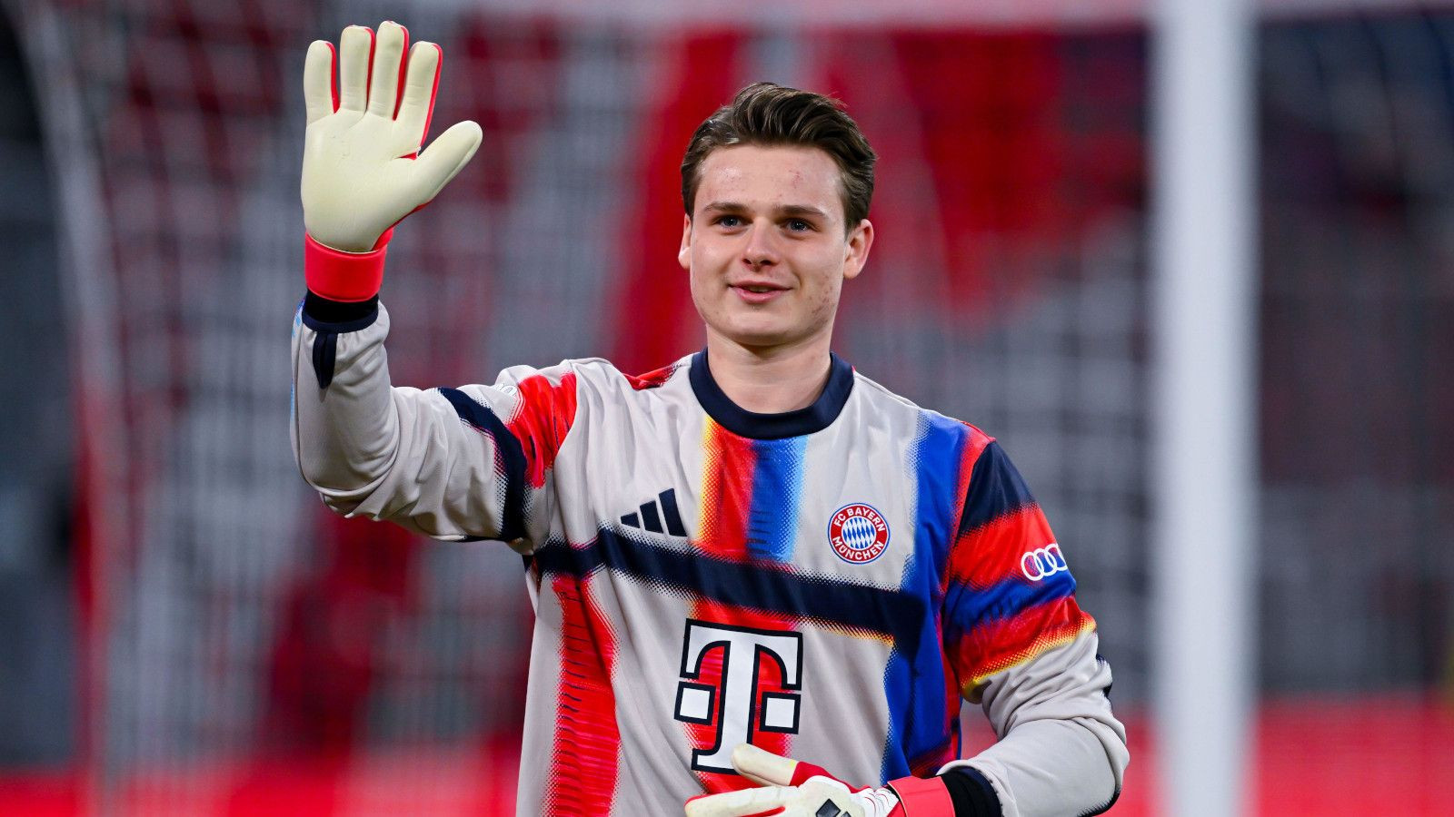Vincent Kompany urges patience with Bayern Munich's talented goalkeeper ...