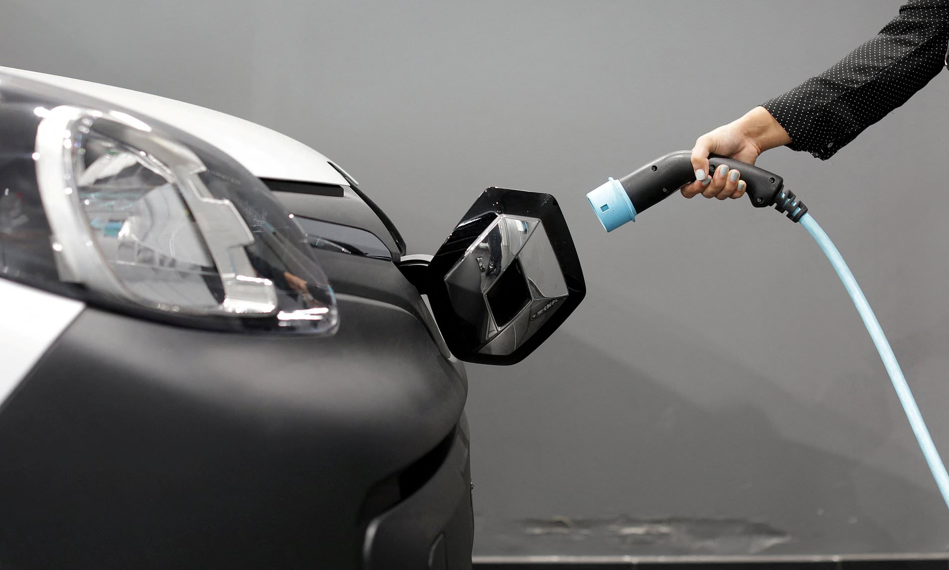 The average UK household is being priced out of electric car ownership ...