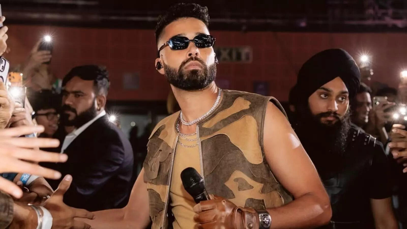 AP Dhillon joins Abhishek Sharma for Lohri celebrations in Chandigarh ...