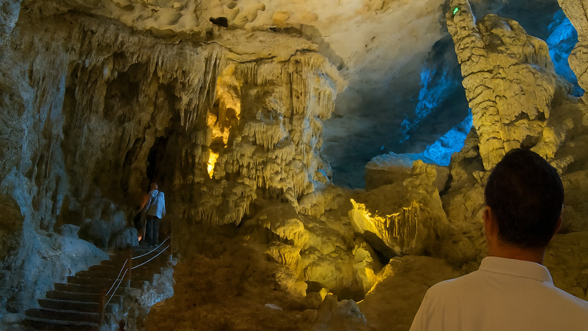Que cache la plus grande grotte du Vietnam?