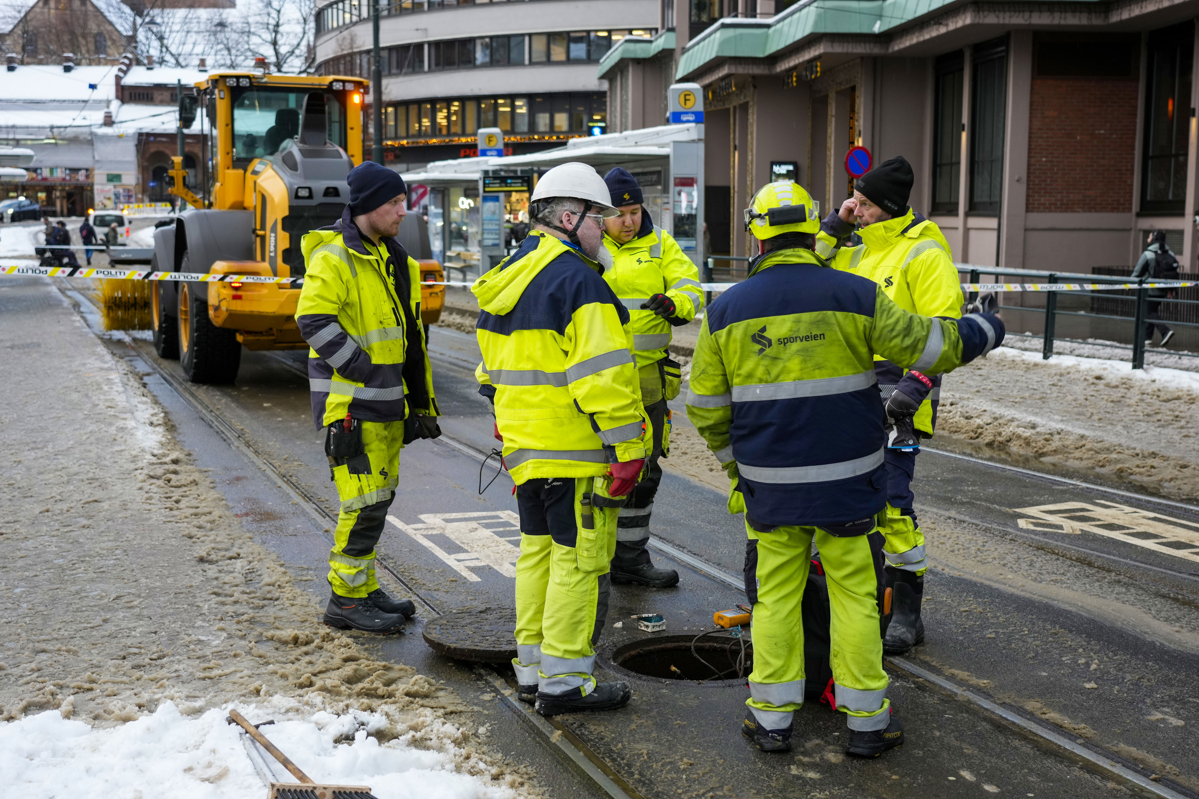 Trikkestans på Jernbanetorget i Oslo – ny hund kan ha fått støt av ...