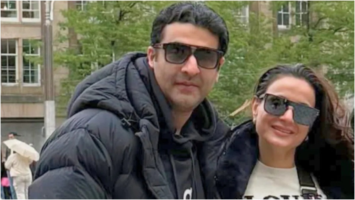 Ameesha Patel's rumoured boyfriend celebrates her film journey, actor ...