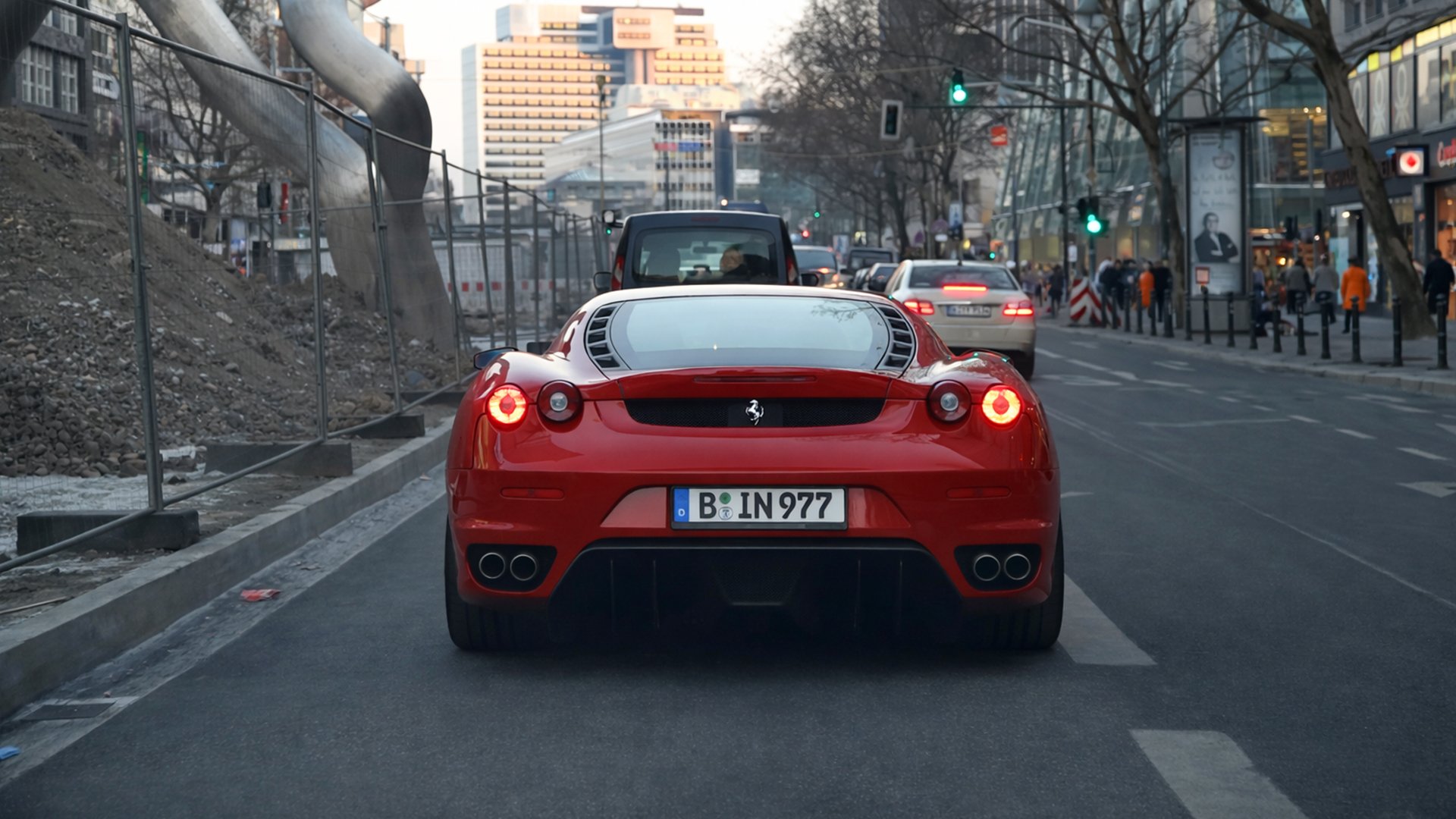 Ferrari F430 exhaust sound during city acceleration