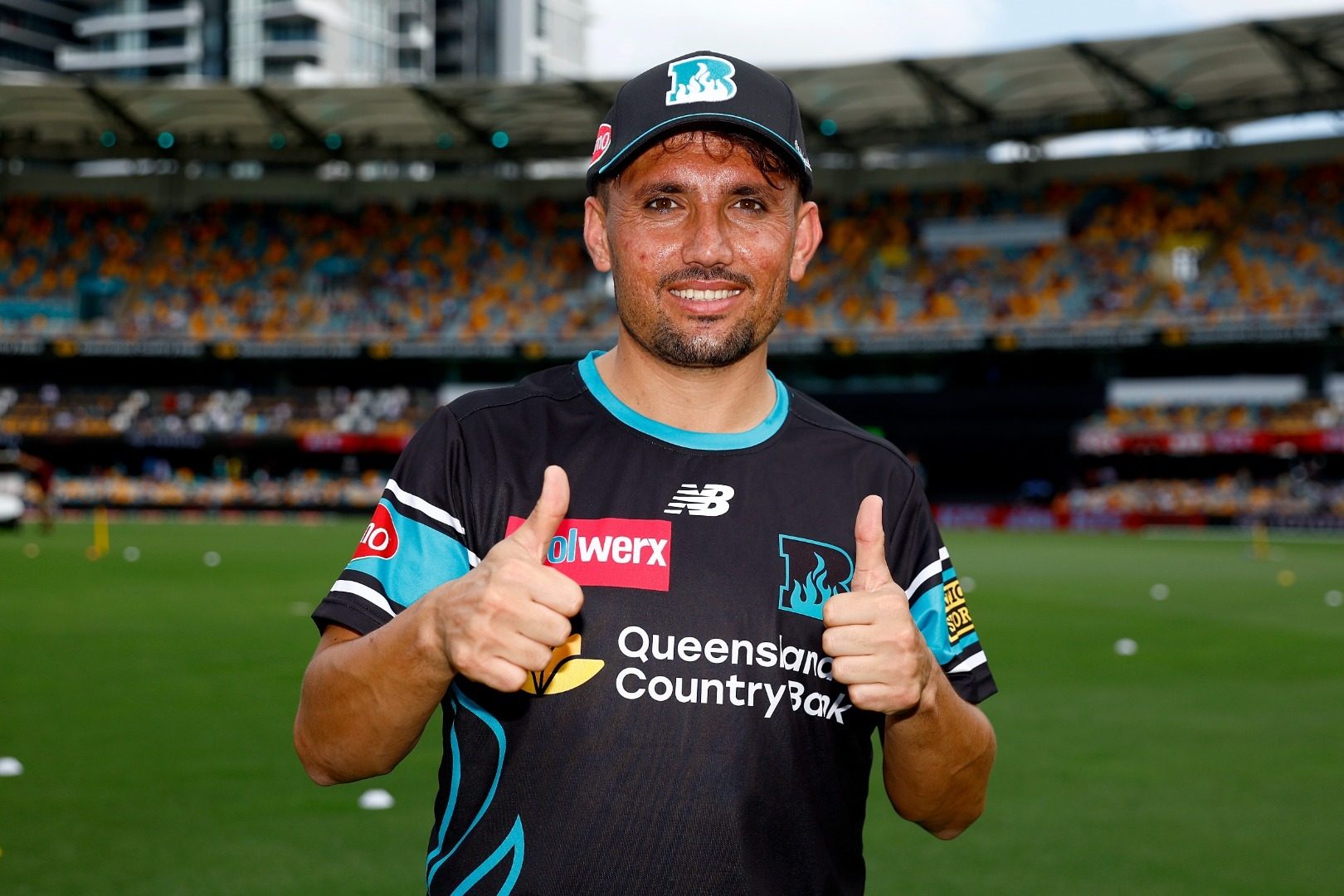 Out-of-favour Pakistan seamer defends six off the last over to secure ...