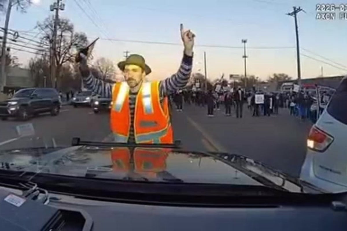 Protester 'fakes' being struck by police car during ICE demonstration