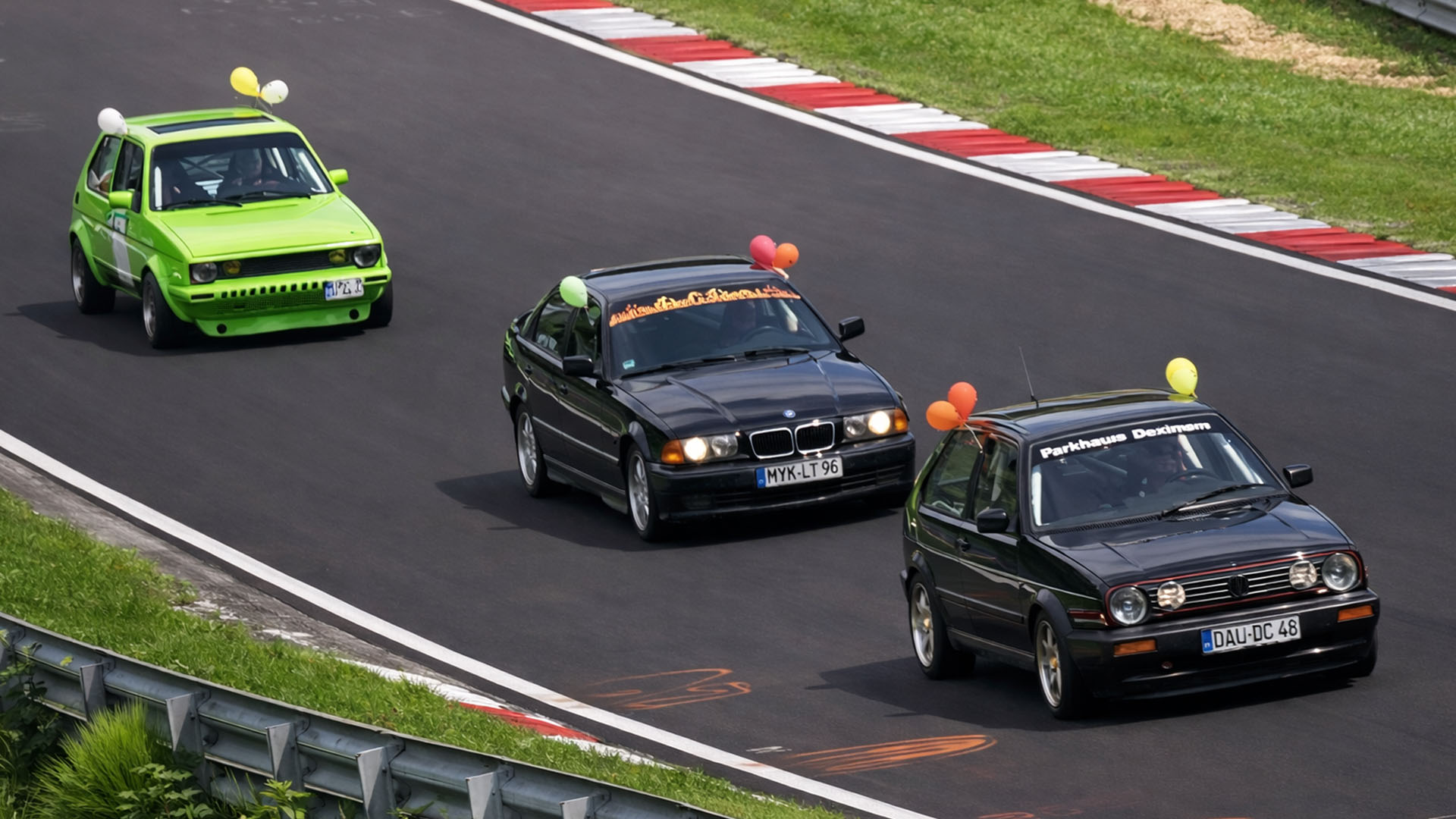 A car with balloons joins the Nürburgring action