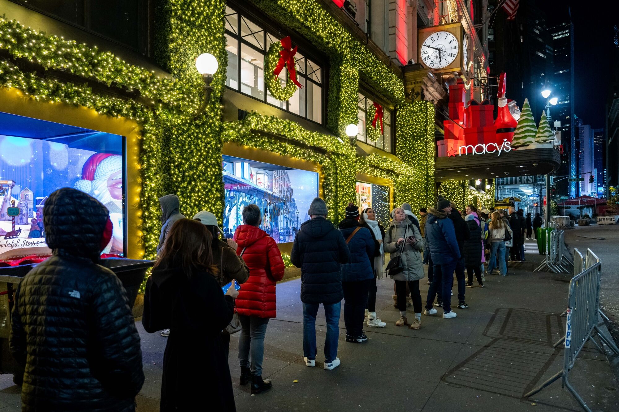 US retail sales rebound on car buying, holiday-season sales