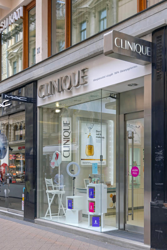 Clinique’s TikTok-viral Black Honey lipstick and mascara set is on sale ...