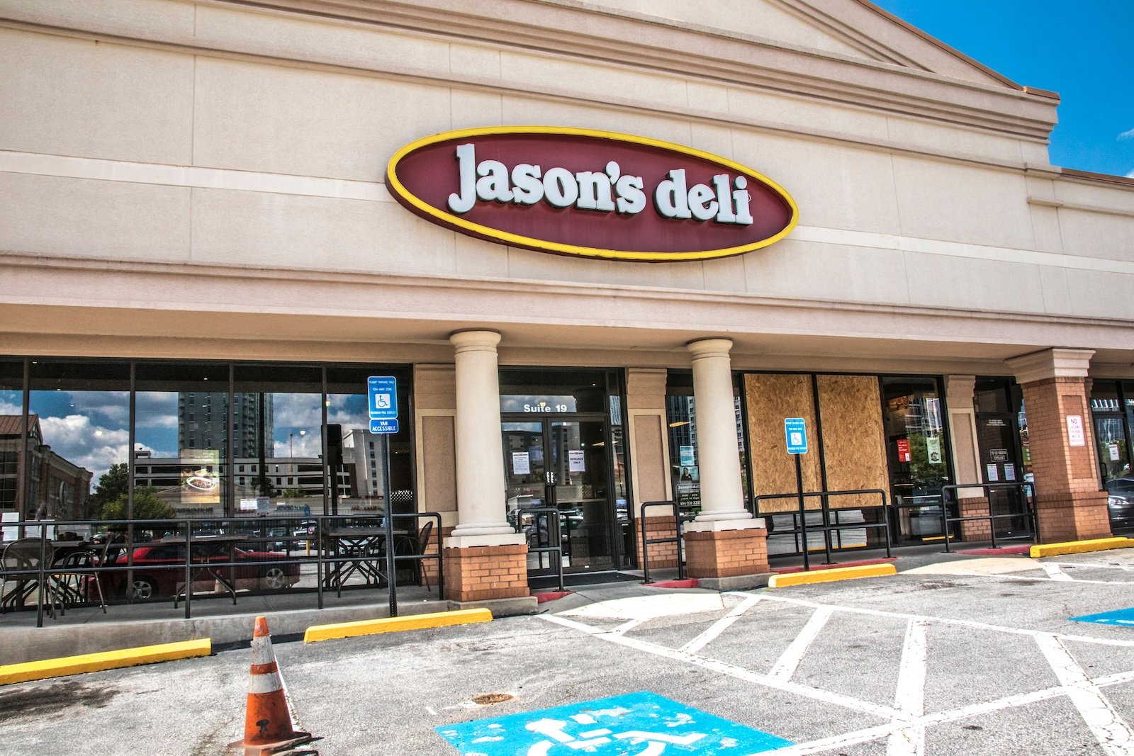 Restaurant chains with the best chili, according to fans