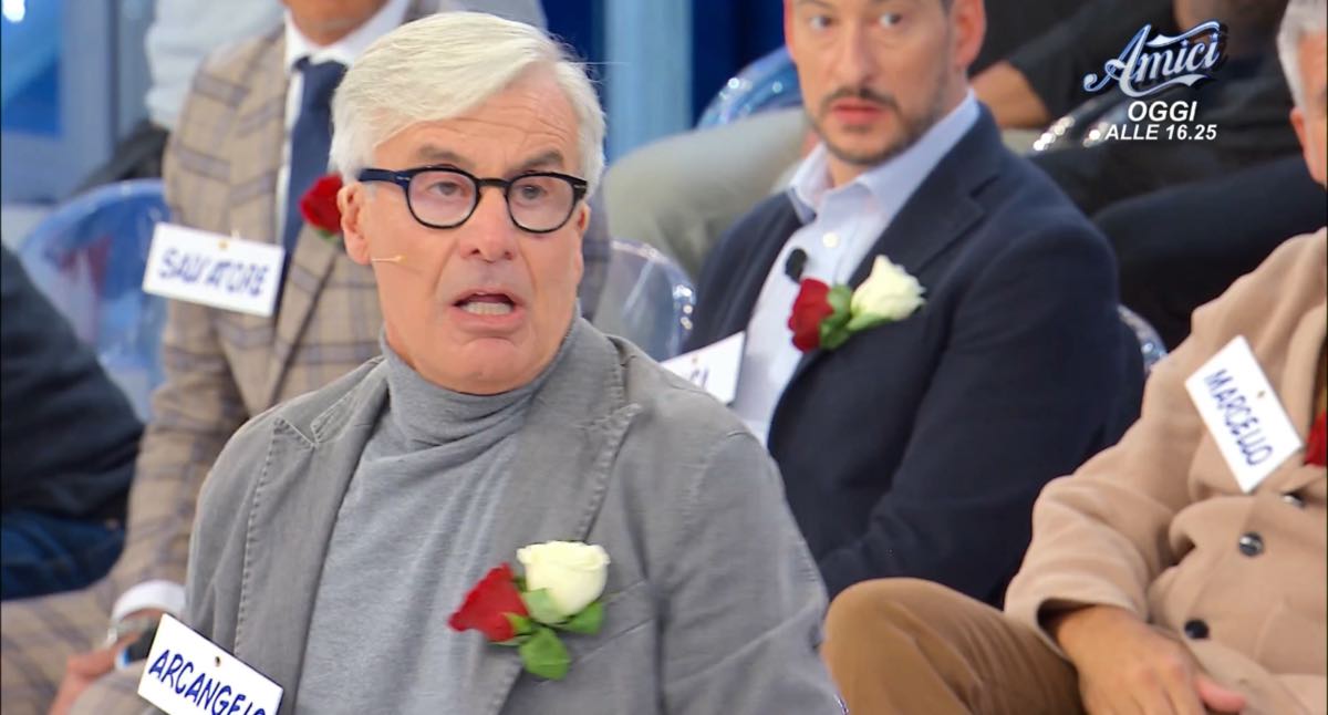 Arcangelo show a Uomini e Donne contro Gemma e Sebastiano: Sperti lo ...