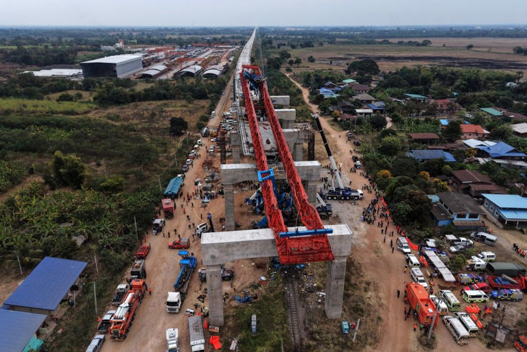 Thailand crane collapses onto train, killing 32