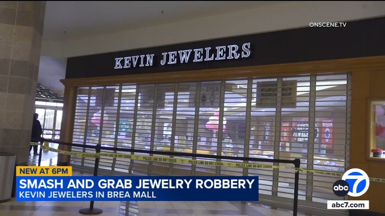 Smash-and-grab thieves make off with jewelry from store at La Brea mall ...