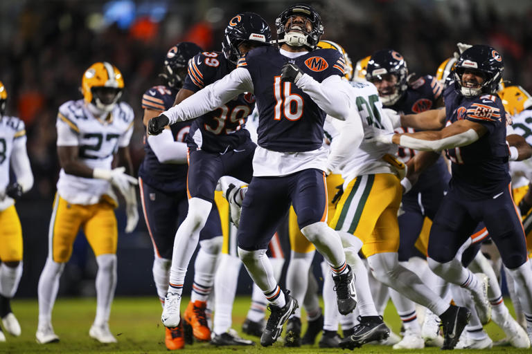 Notes: Former Detroit captain signs to Bears active roster ahead of ...