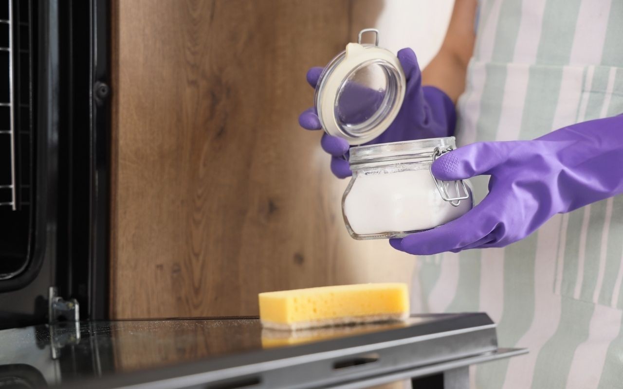 A mistura que limpa mais do que parece: por que a água oxigenada e o ...