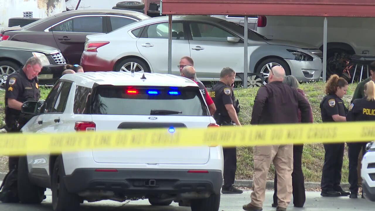 2 Gainesville Police Department officers shot, 2 people dead, including ...