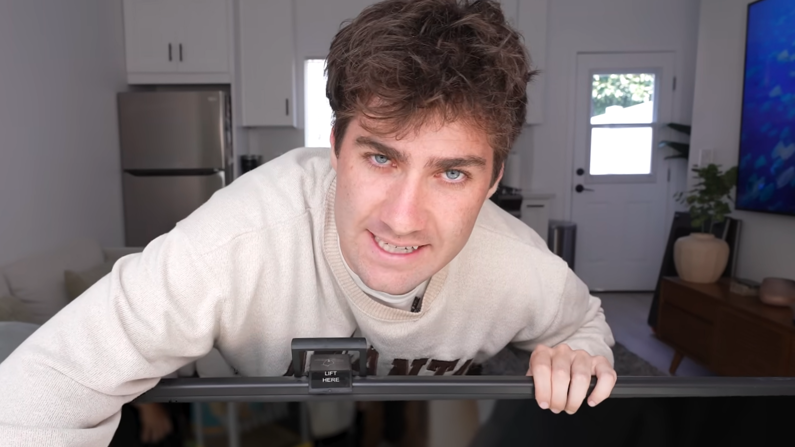 Watch what happens when you hide in front of 100,000 viewers