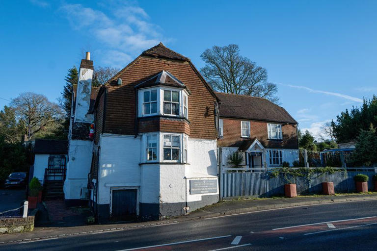 576-year-old Kent pub could 'go bust' if water outage continues