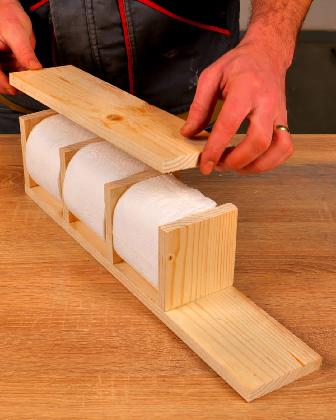 A stylish DIY toilet paper holder 🧻