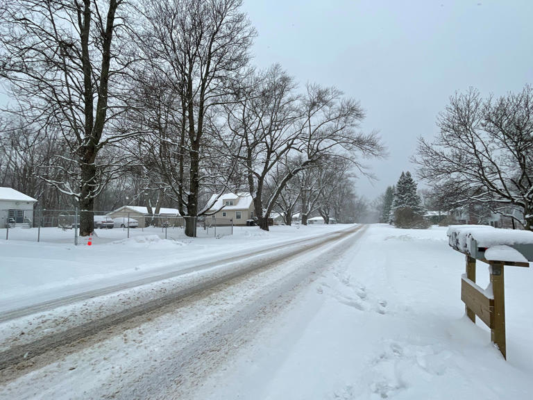 Snow will pile up in Michigan. Winter warning details, live radar