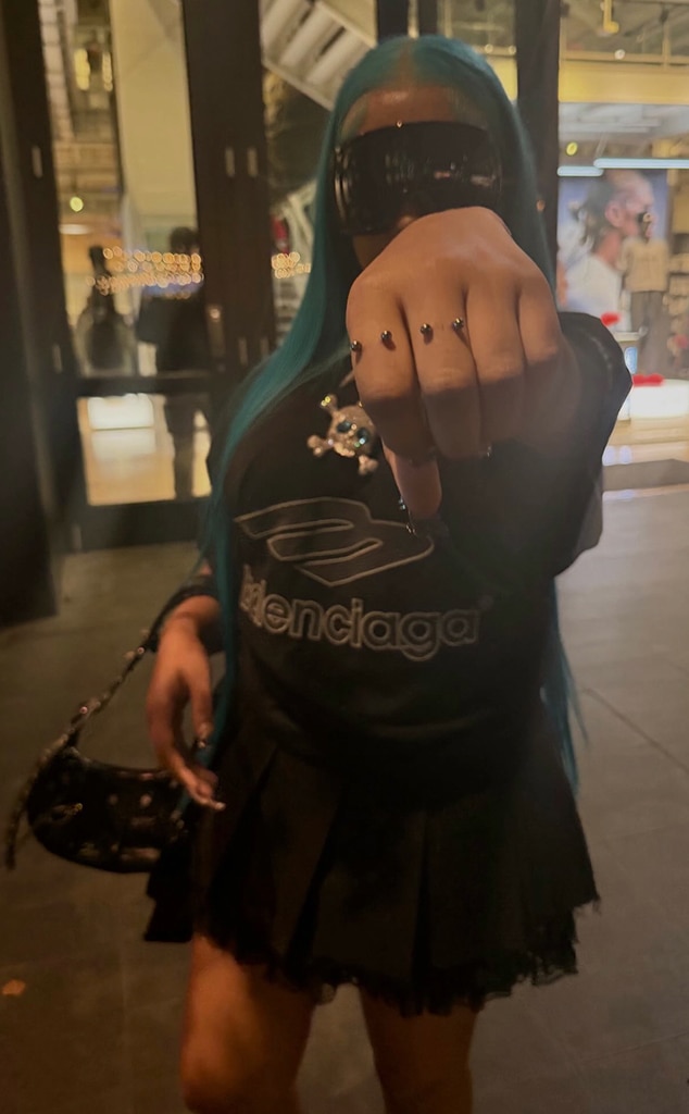 North West shows off 2 new finger piercings