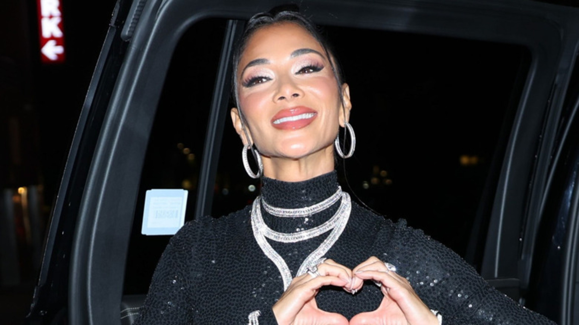 Nicole Scherzinger looks absolutely stunning without makeup