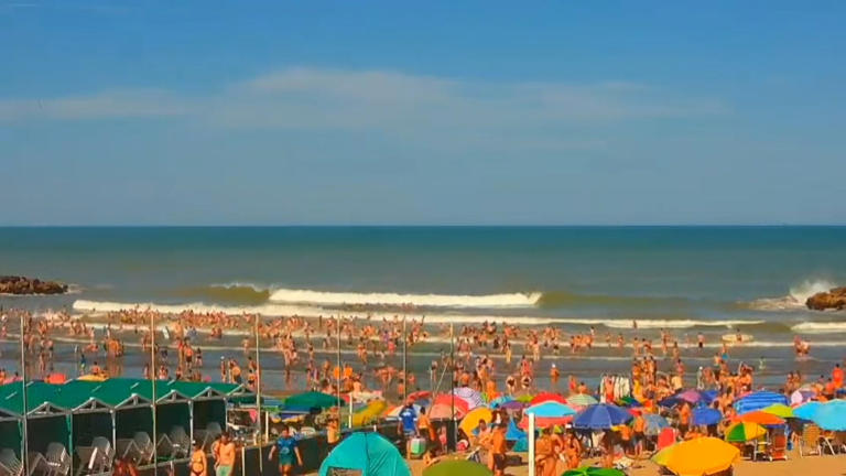 Deadly meteotsunami slams beach in Argentina