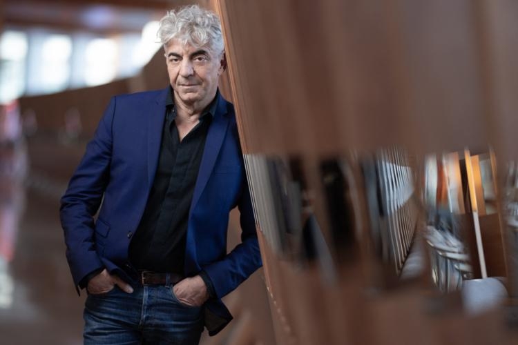 Dans un livre au regard original, le directeur musical de Radio France ...