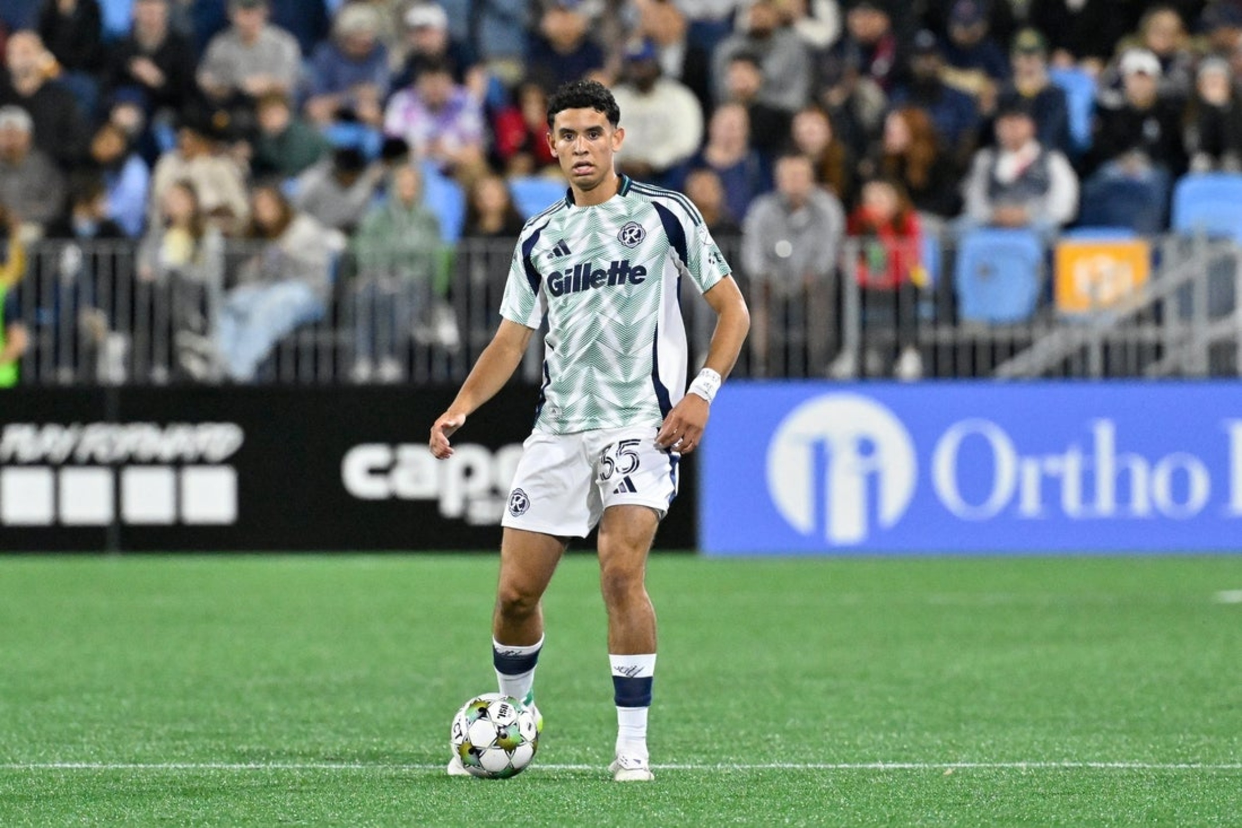 Revolution sign homegrown M Cristiano Oliveira, 17
