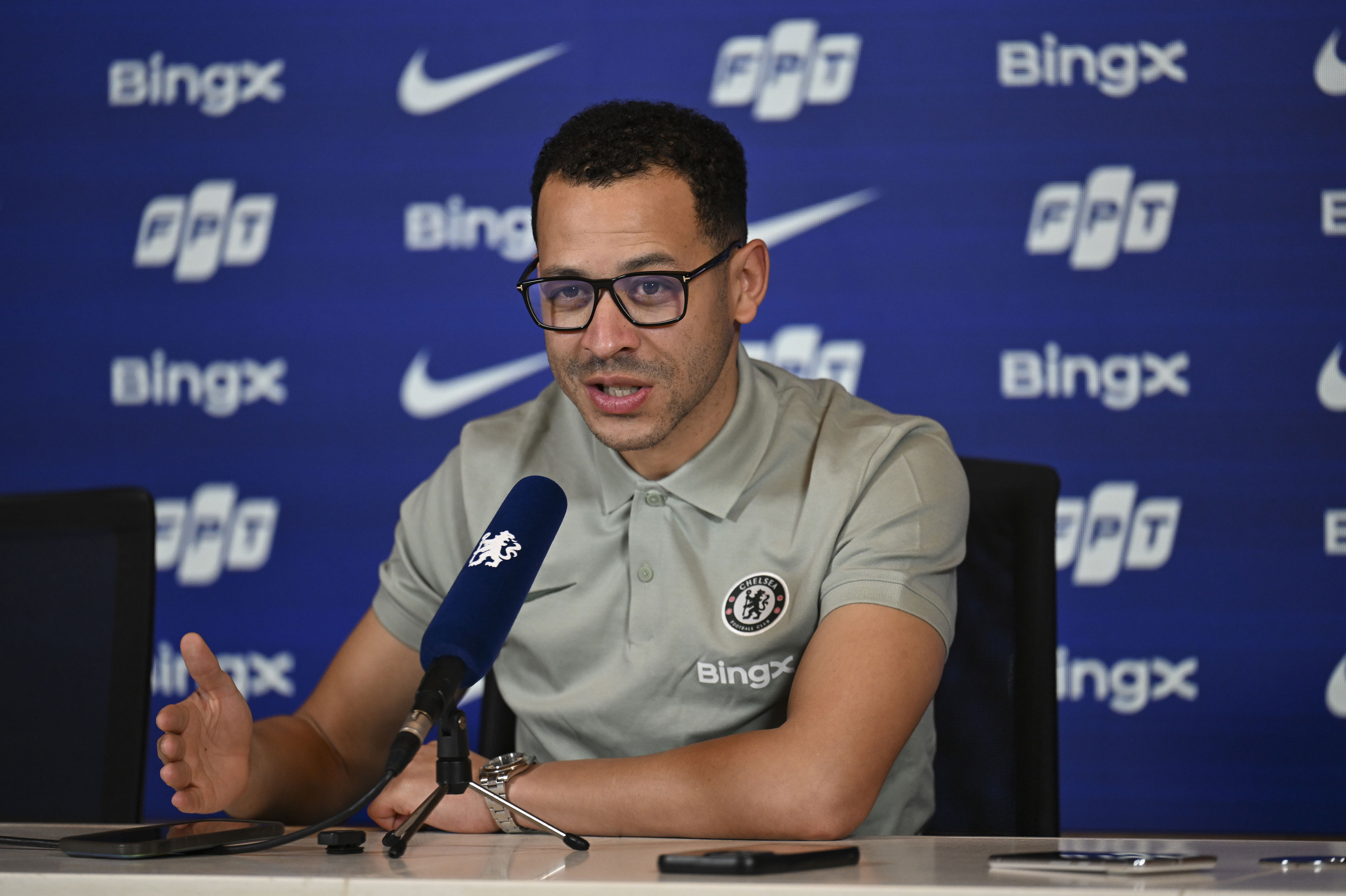 Chelsea 2-3 Arsenal: Garnacho double keeps Blues alive - Live