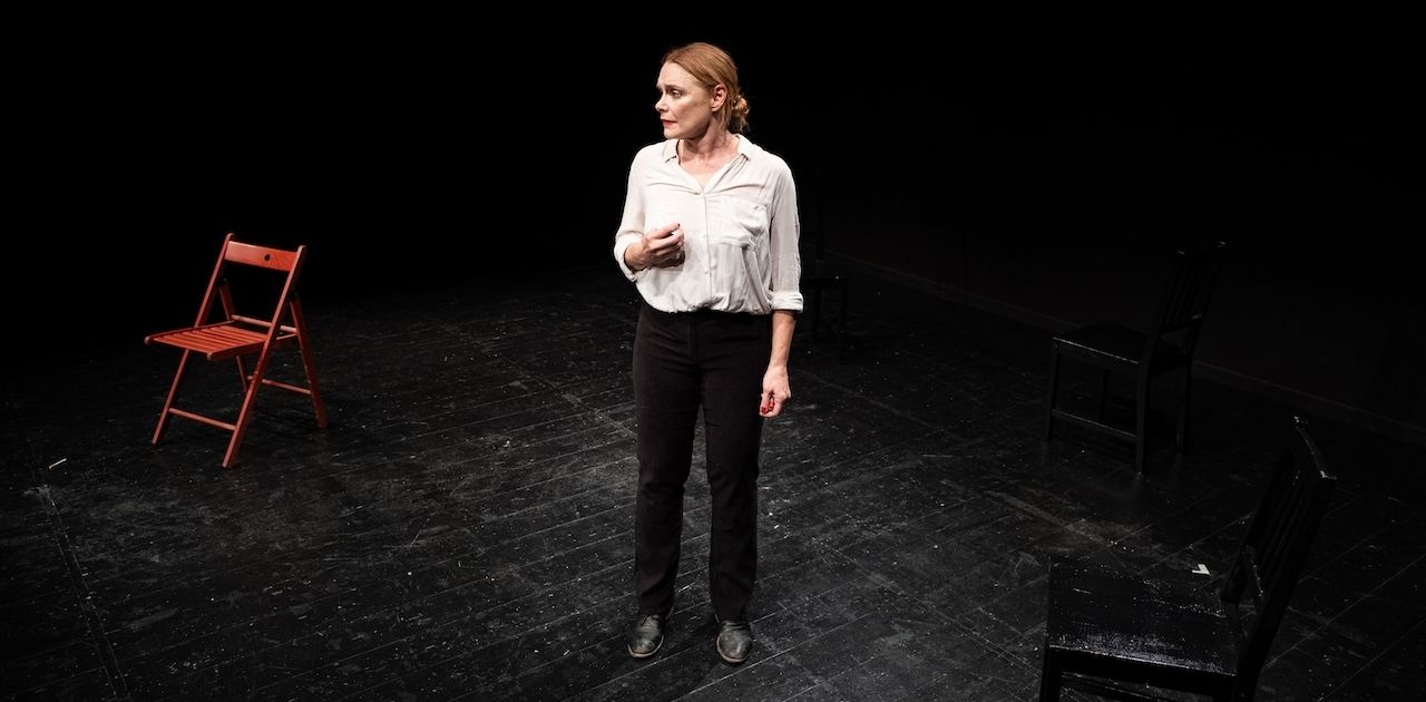 Nello Stabat Mater in scena al Teatro Franco Parenti, la croce della ...