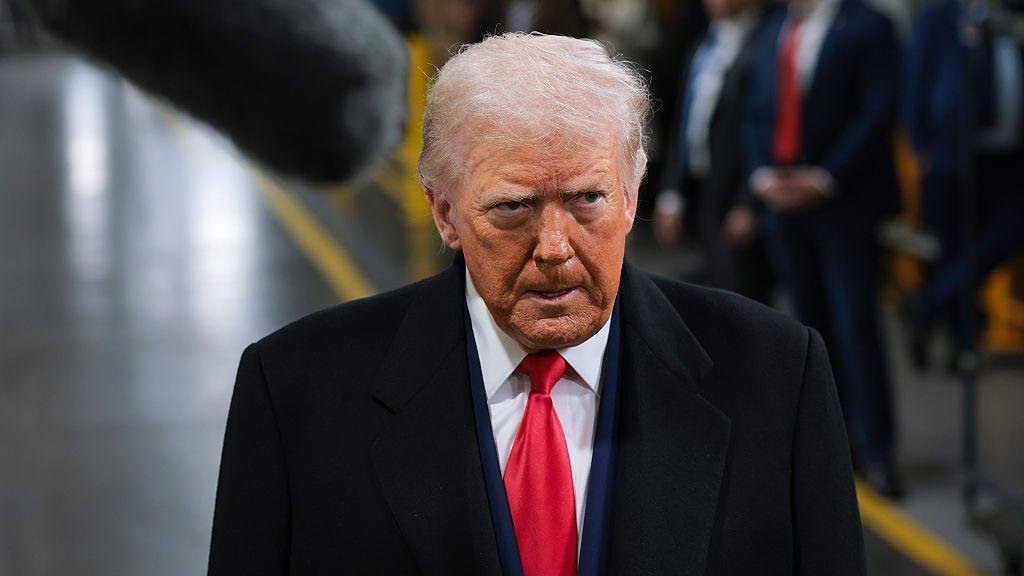 'Appropriate and unambiguous': White House defends Trump over middle ...