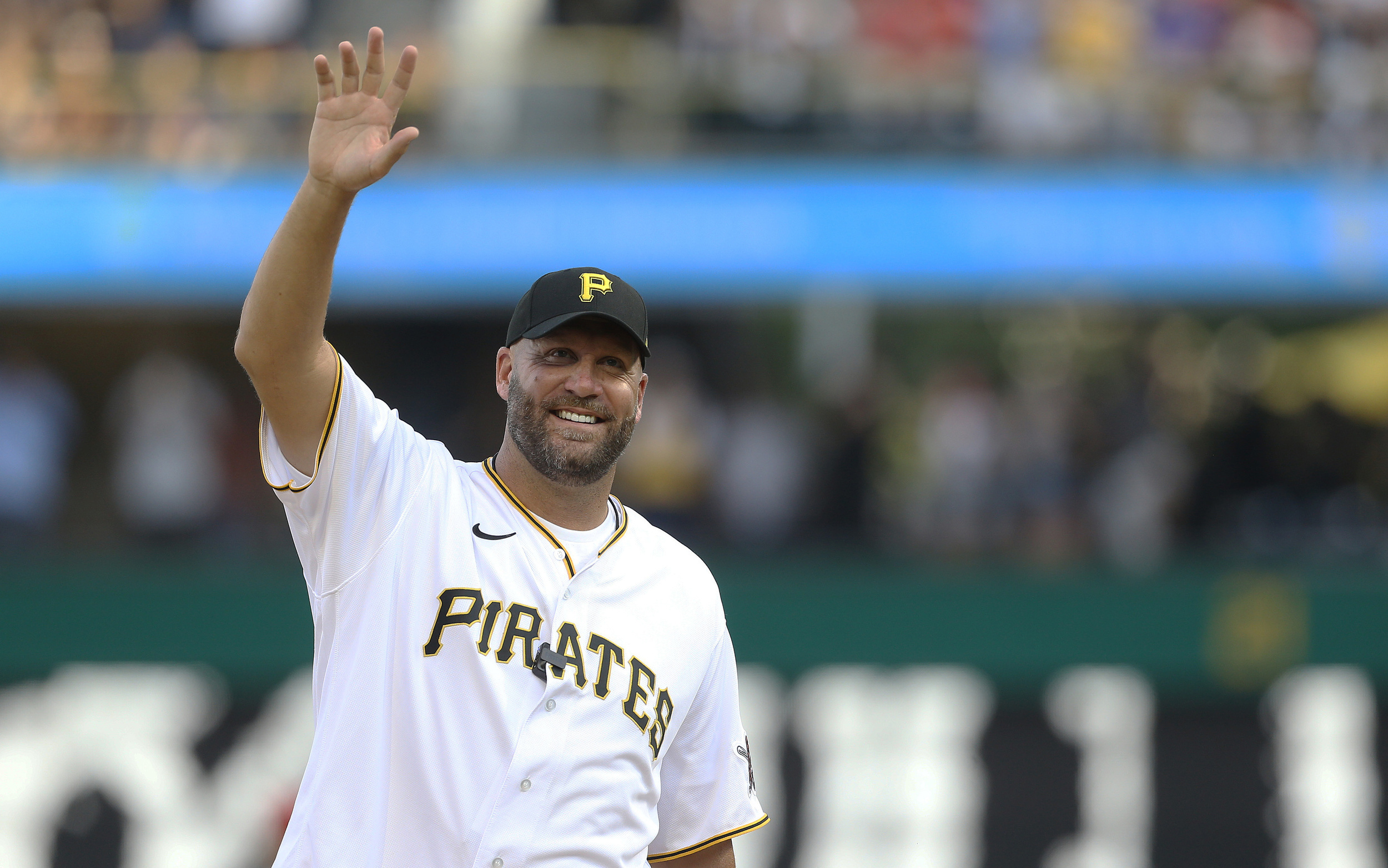 Ben Roethlisberger offers services to Steelers after Mike Tomlin steps ...