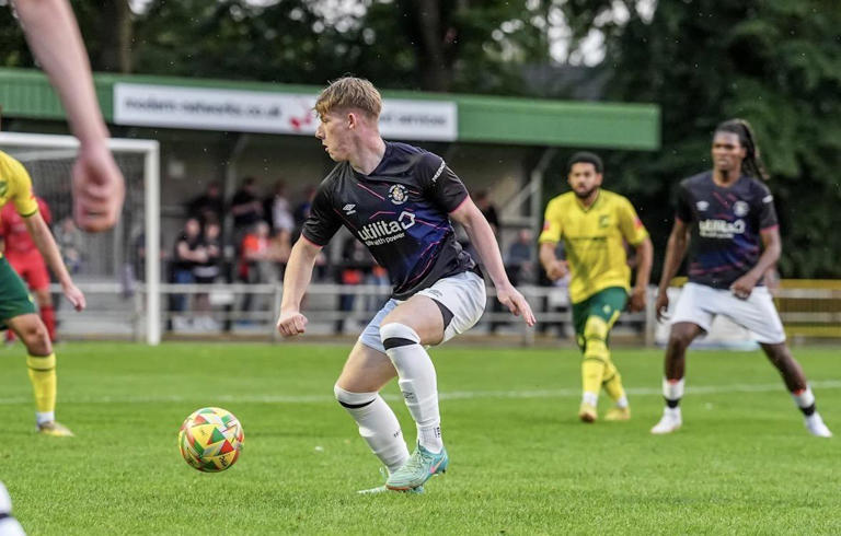 Young striker leaves Kenilworth Road to re-sign for Dungannon Swifts