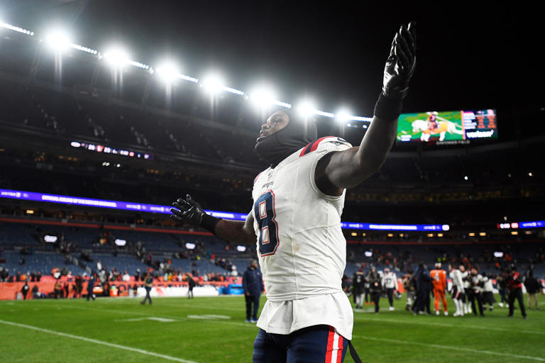 Forgotten former Patriots team captain reminds fans of NFL status