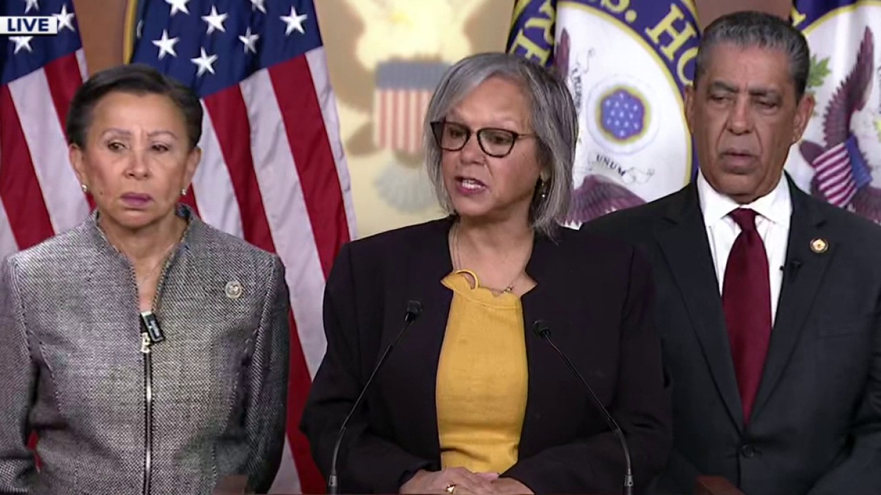 Rep. Robin Kelly pushes to impeach DHS Secretary Noem