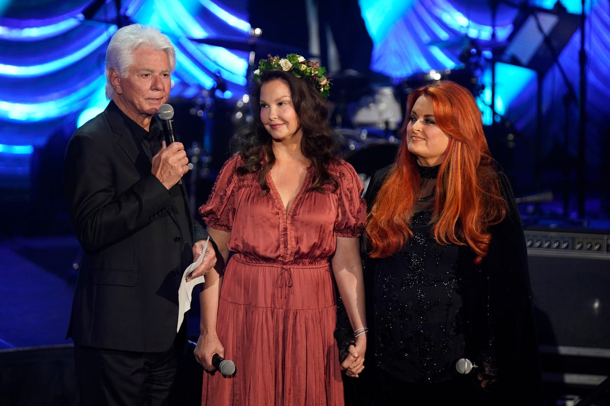 Wynonna Judd pays tribute to late mom Naomi on her 80th birthday