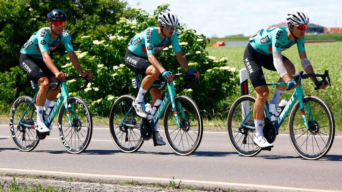 Equipo Kern Pharma: 21 ciclistas y apuesta por la cantera en 2026