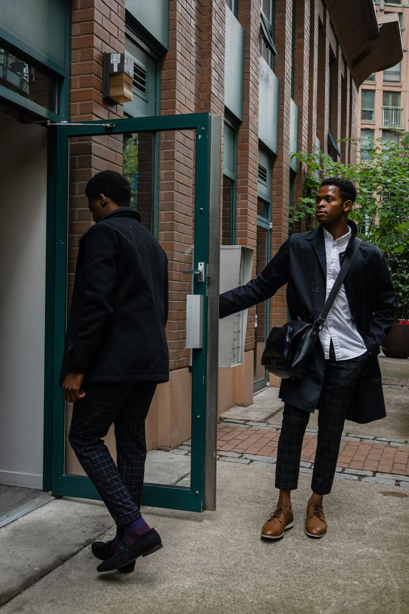 9 small actions that reveal intelligence more than words ever could